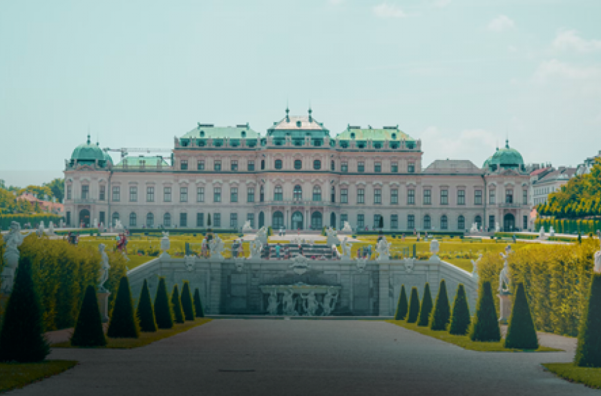 EXIMTUR: Agentie de Turism cu mii de oferte de vacanta